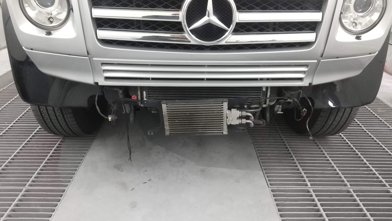 ゲレンデ(Gクラス)W463のフロントバンパーの外し方・ばらし方法 | 車ばらし.com